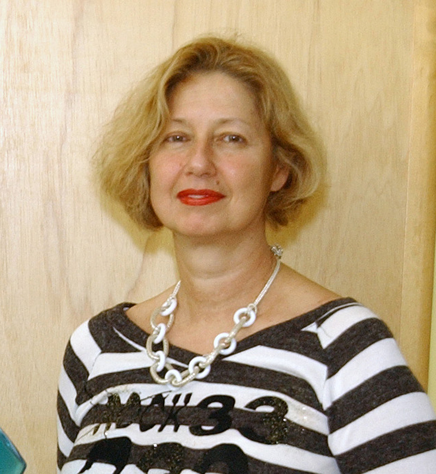 Dinâmica e elegância de formas compõem a escultura de Vera Macedo